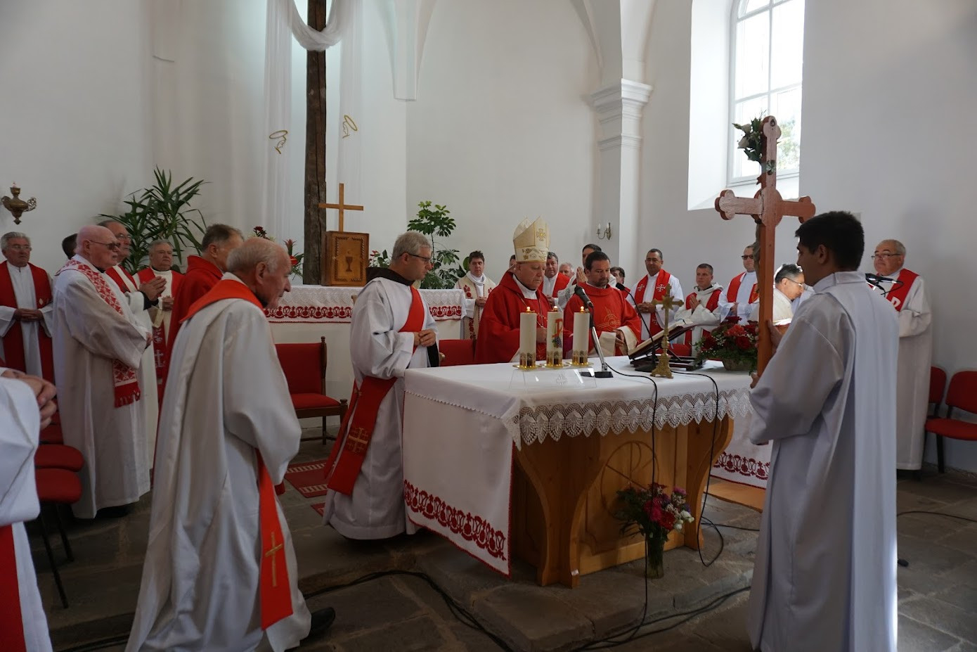 Kettős ünnep a csíkszeredai Szent Kereszt Felmagasztalása-templom ...