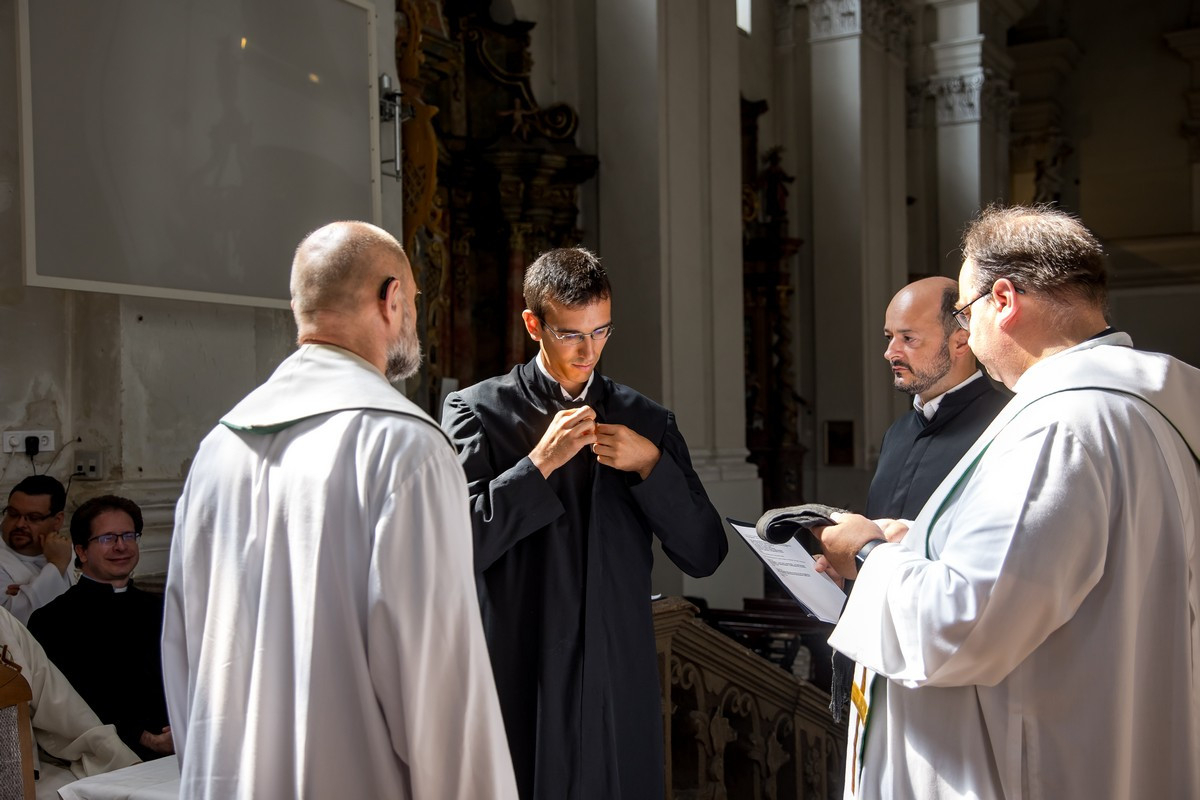 Krisztus hiteles tanúiként a kicsinyekért és a szegényekért – Új hivatások a piarista rendben ...