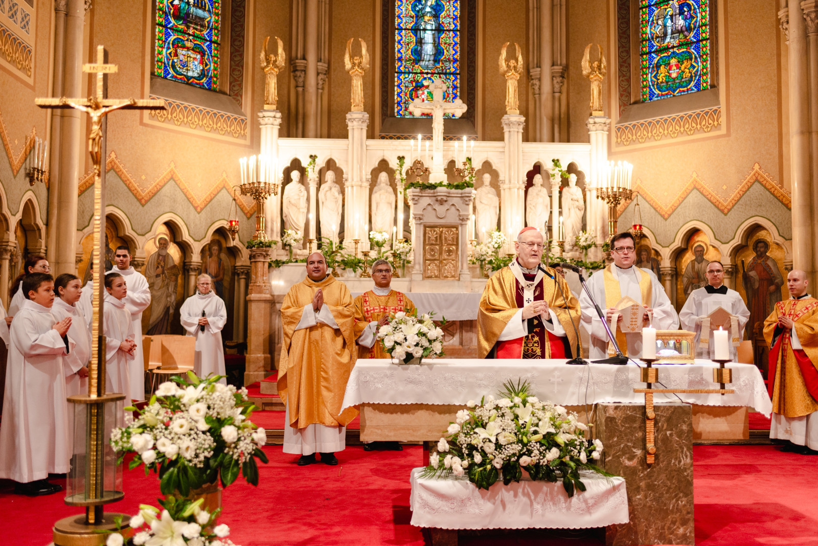 Az Istennel való találkozás legfőbb helye maga Jézus – 90 éves az Árpád ...