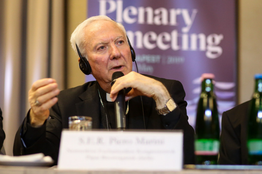 Marini érsek, a vatikáni bizottság elnöke a Nemzetközi Eucharisztikus ...