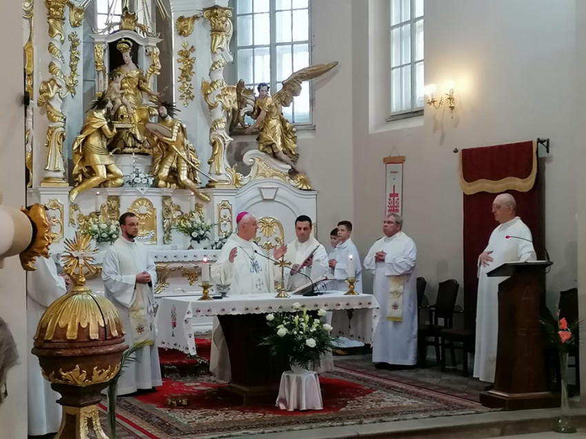 Megújult a miskolc-diósgyőri templom belseje | Magyar Kurír - katolikus ...