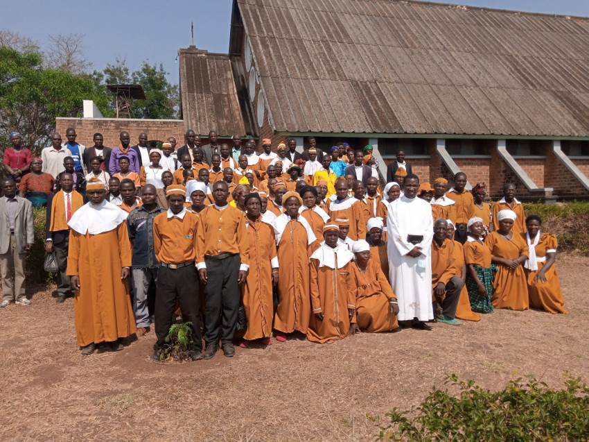 Malawiban a püspökök vissza akarják vezetni a helyi közösségek vezetőit ...