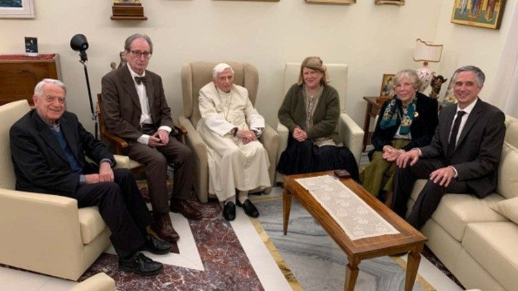 XVI. Benedek gondolatai a római Szent Kereszt Egyetem tanulmányi napja ...