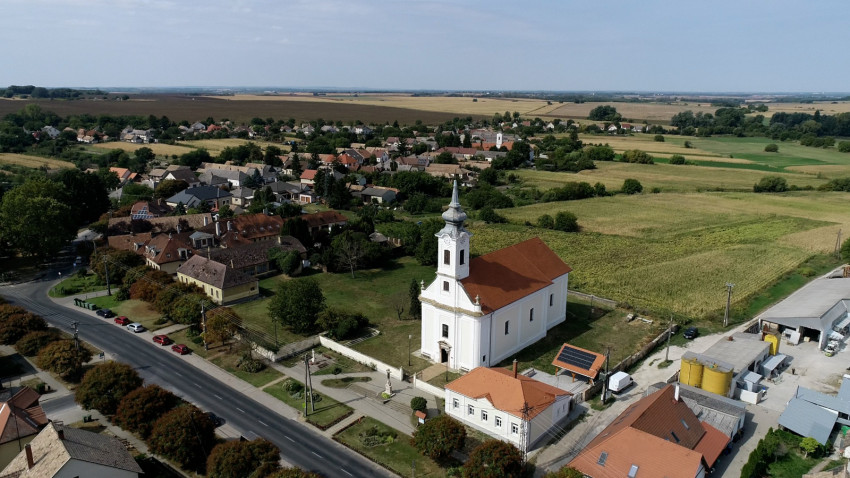 Oláh Róbert – Perger Gyula: A hitvalló plébános és otthona – Wohlmuth ...
