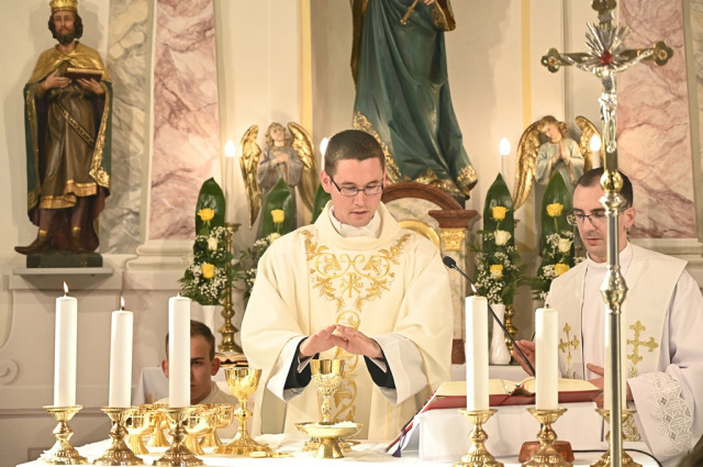 A pap az Atya ajándéka, Jézus szeretetének a jele, a Szentlélek műve ...