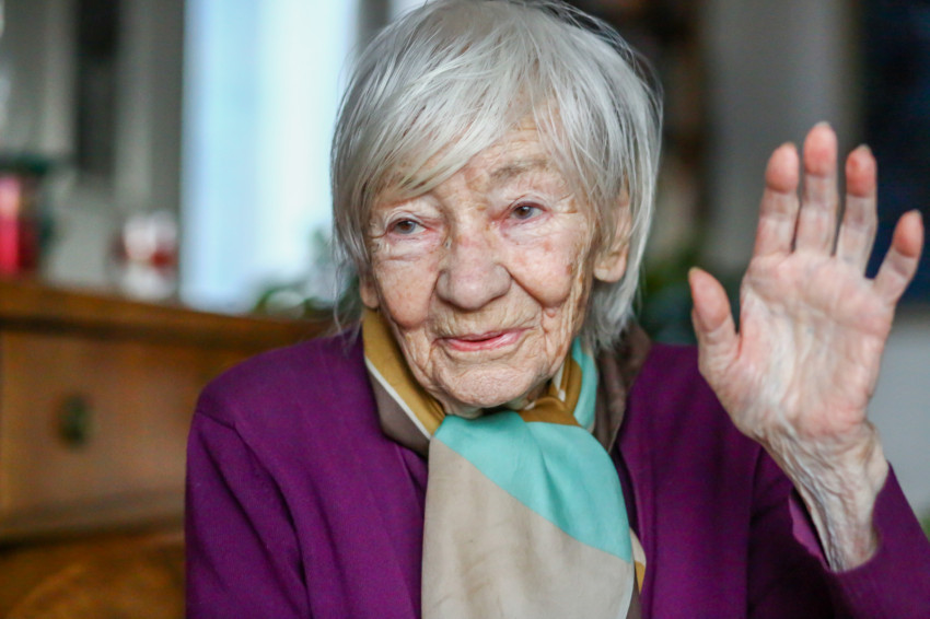 A kisujjában az Újszövetség – 94 évesen újra színpadra áll Csernus ...