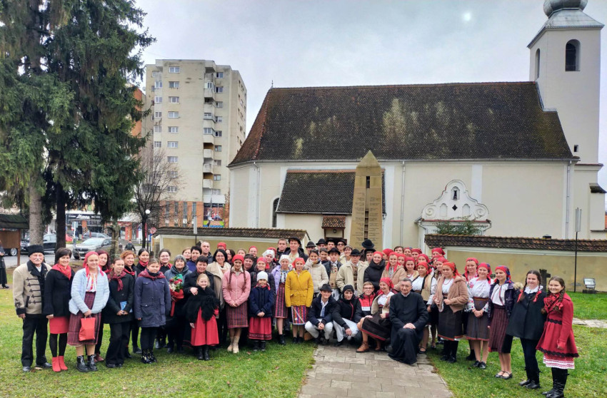 Csángó nap Csíkszeredában – A moldvai csángókért szólt a harang ...