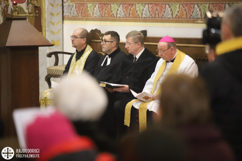 Fekete Károly református püspök hirdetett igét a debreceni ...