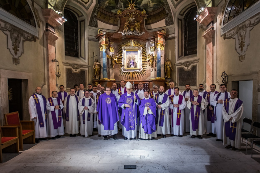 Megkezdődött a Piarista Rend Magyar Tartományának káptalanja | Magyar ...