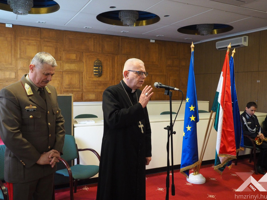 Berta Tibor és Jákob János tábori püspökök ökumenikus istentiszteletet ...