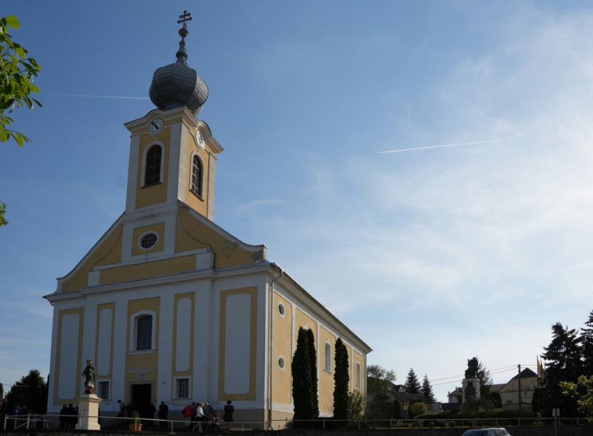 Megújult a véméndi Szent Mihály-templom | Magyar Kurír - katolikus ...