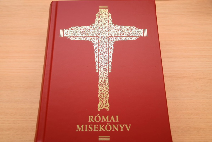 Pünkösdtől vezetik be hivatalosan a Római misekönyv új kiadását ...