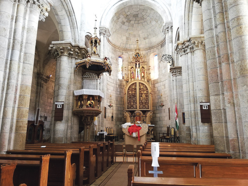 Égbe szökő romanika – A szépséges lébényi templom | Magyar Kurír ...