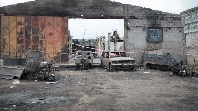 Ferenc pápa imádkozik a benini tűzvész áldozataiért | Magyar Kurír ...