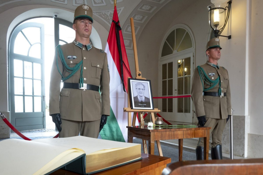 „Úgy beszél, mint akinek hatalma van...” – Schanda Balázs Sólyom ...