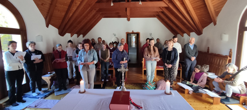 Taizéi énekes lelkigyakorlatot tartottak az Életrendezés Házában ...