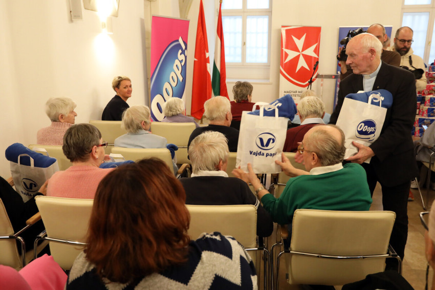 Egy évre való higiéniai papírterméket adományozott a Vajda-Papír Kft. a ...