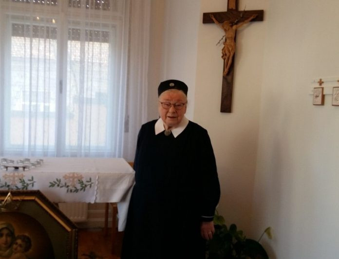 Elhunyt Marie-Gudrun Glückert temesvári schönstatti Mária-nővér ...