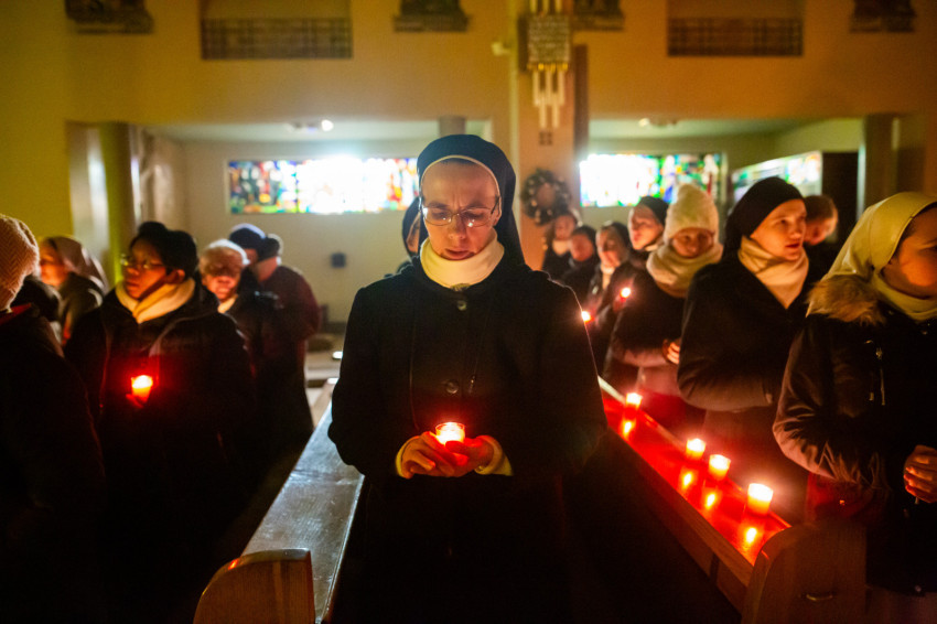 Az imádság évében magyarul is megjelenik a Szentszék imádságról szóló ...