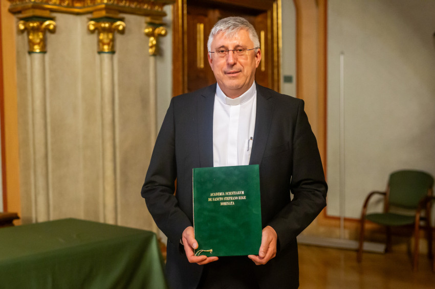 Oláh Zoltán erdélyi teológus székfoglaló előadást tartott a Szent ...