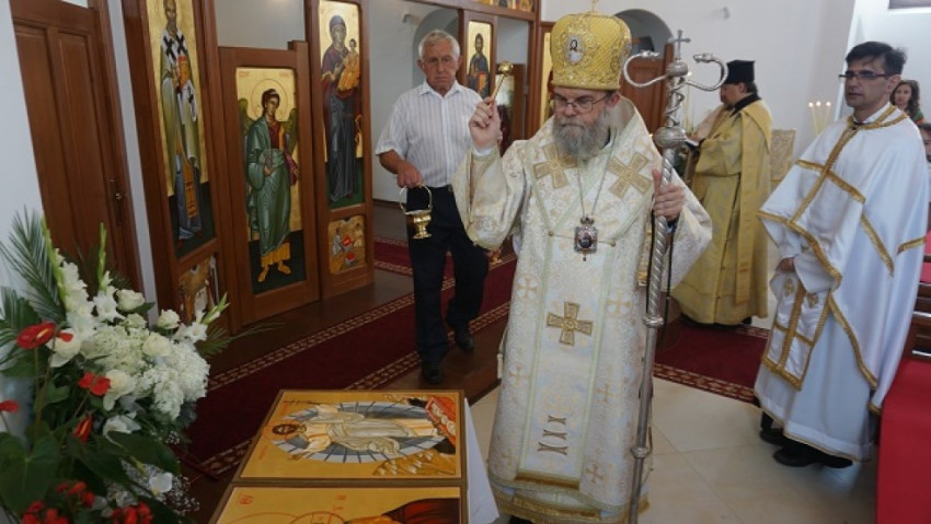 Ikonosztáziont szentelt Orosz Atanáz püspök Ongán | Magyar Kurír ...
