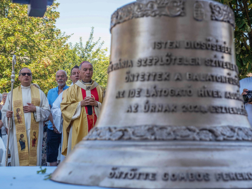 Isten életre kelti az ő szentjeit – Harangszentelést ünnepeltek a ...