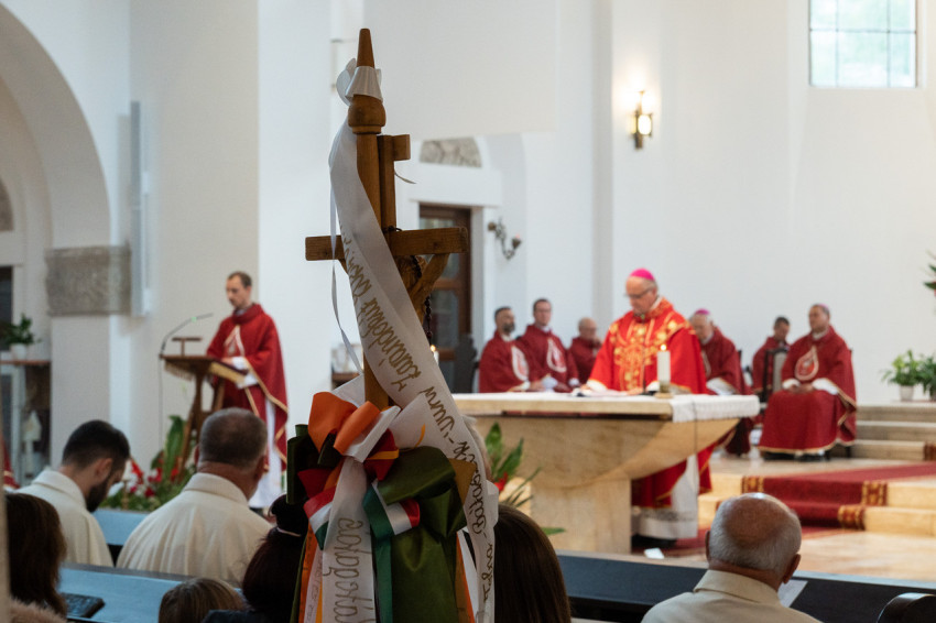 A kereszt életforma – Michael W. Banach nuncius celebrált szentmisét a ...