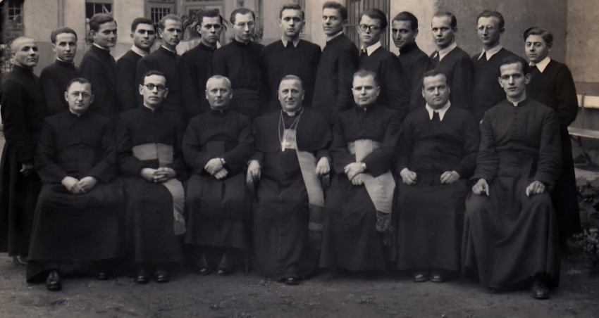 A Szent Atanáz-főiskola életéből keres fényképeket a Görögkatolikus ...