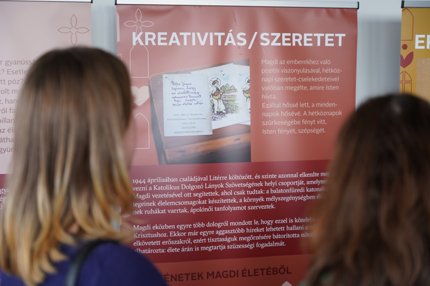 Kerékpárral a hit útján – Bódi Mária Magdolna-kiállítás a Pázmány BTK-n ...