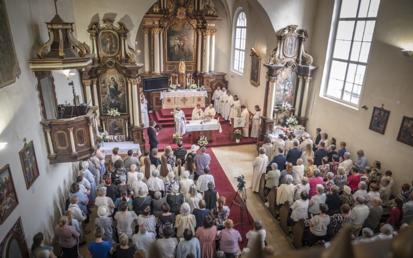 Jubileumi búcsú Brassóban – 300 éve szentelték fel a Keresztelő Szent ...