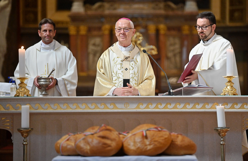 Szent István életműve ma is utat mutat – Érseki szentmise Egerben ...