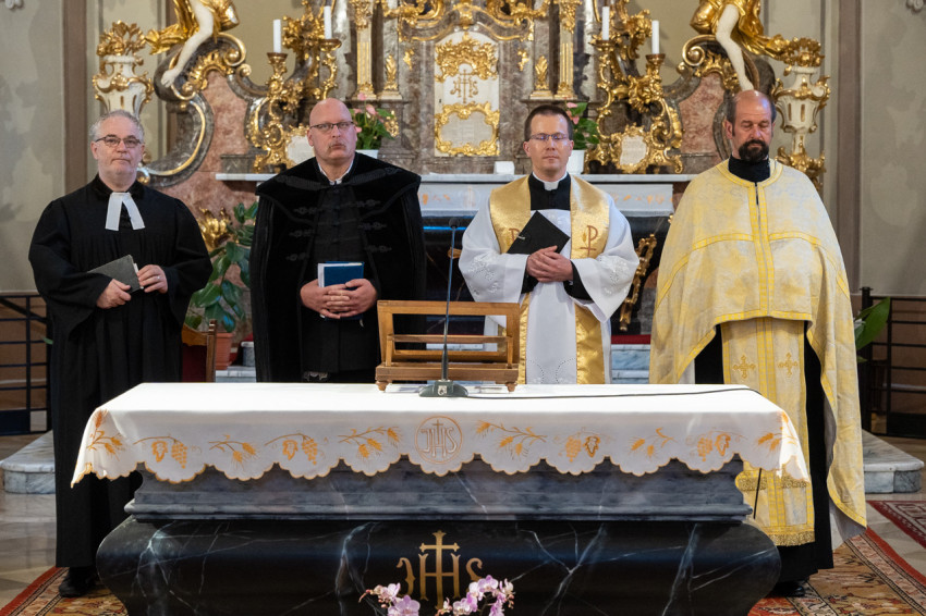 Ökumenikus imaórával kezdődött meg Pécs város napja | Magyar Kurír ...