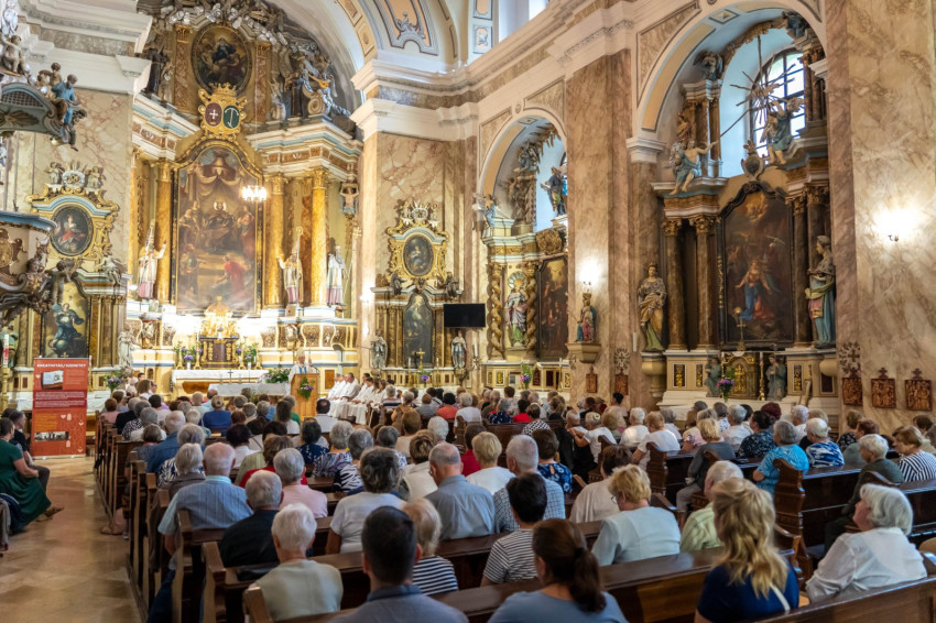 A szűz neve Mária volt, mert Isten így akarta – Érseki szentmise Búcsúszentlászlón | Magyar ...