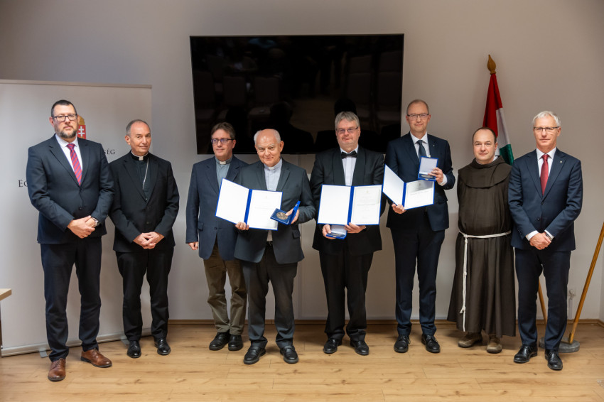 Fraknói Vilmos-díjat kapott Kocsi György, Molnár Antal és Szabó Csaba ...