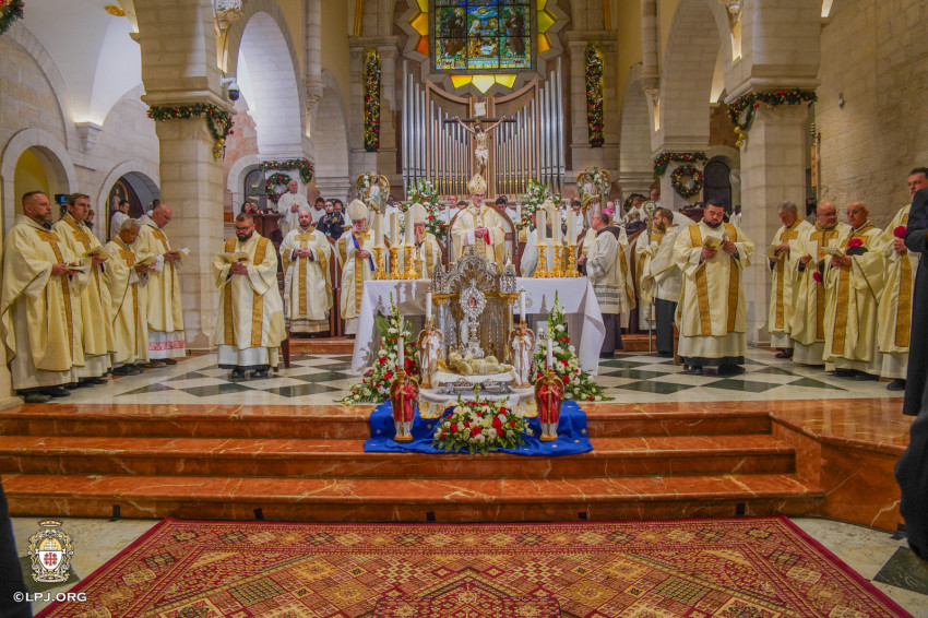 Pizzaballa bíboros karácsony éjjelén Betlehemben: Amikor Isten emberré ...