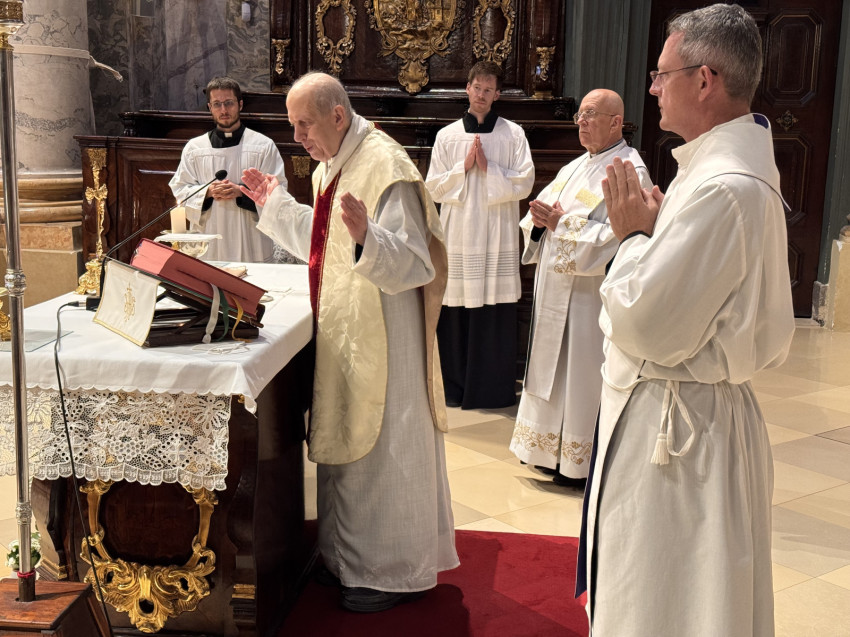 A confiteor, a confessio és az áldás jegyében – Gyémántmiséjét ...