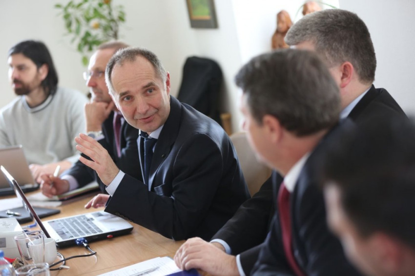 Szakmai háttérbeszélgetéssel indult a roma emberek foglalkoztatását ...