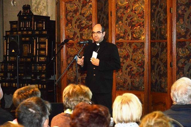 A hit ott él a roma emberek szívében – Székely János püspök előadása ...